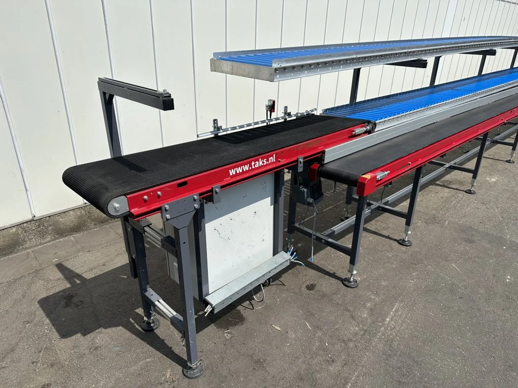 Taks combi conveyor with conveyor and roller conveyor • Duijndam Machines