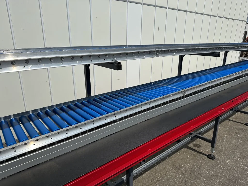 Taks combi conveyor with conveyor and roller conveyor • Duijndam Machines