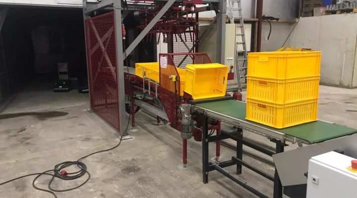 Taks cucumber box destacking and unloading system for cucumbers ...