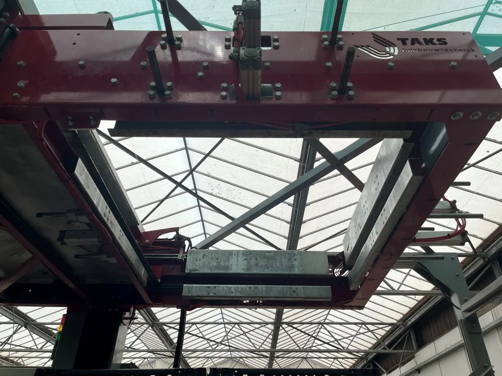 Taks automatic unloading system for pipe rail trolleys with Taks MPL ...