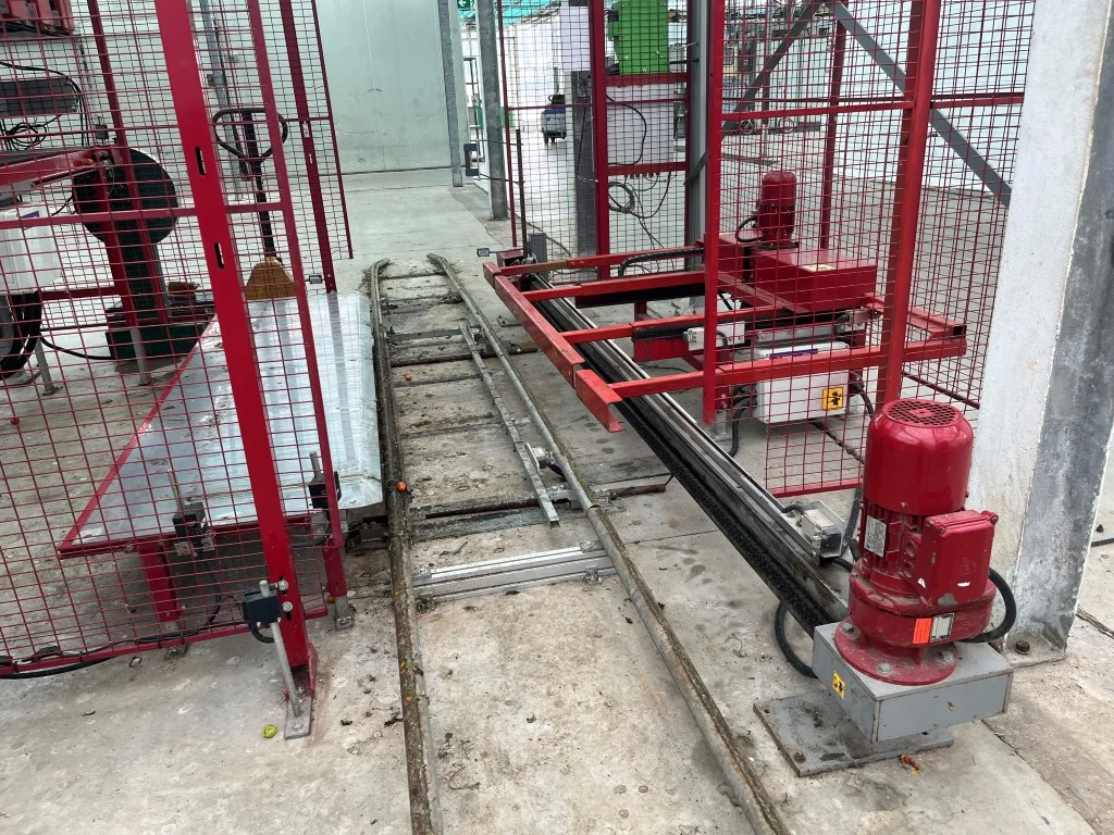 Taks TTS 8213 automatic unloading system for pipe rail trolleys with ...