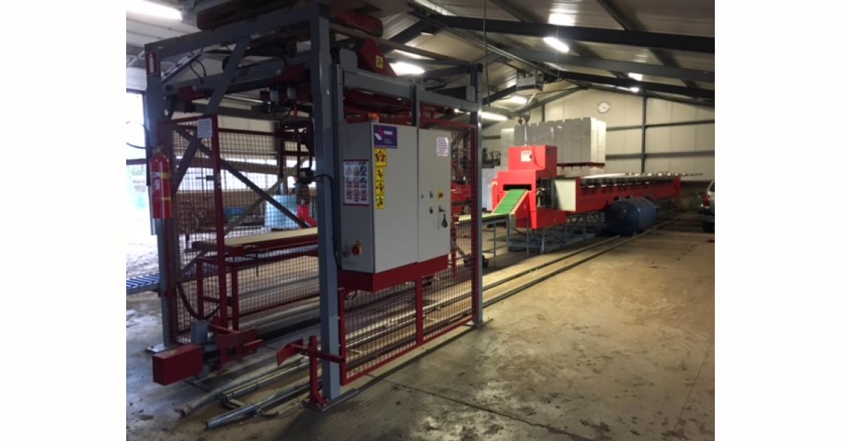 Taks fully automatic crates unloading system for cucumbers • Duijndam ...