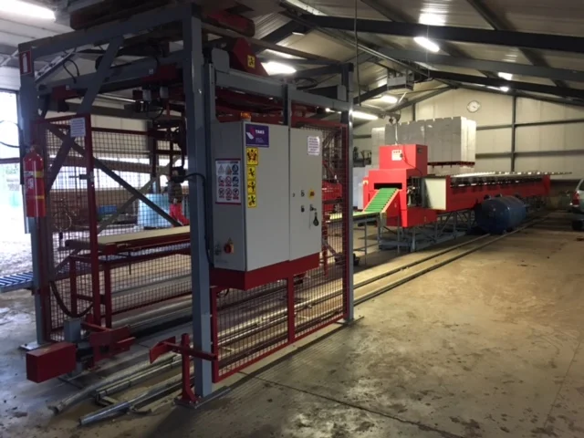 Taks fully automatic crates unloading system for cucumbers • Duijndam ...