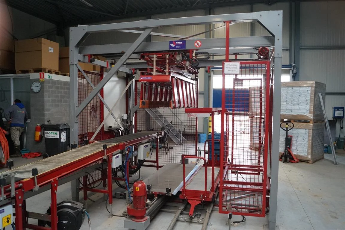 Taks fully automatic unloading system for destacking boxes from pipe ...