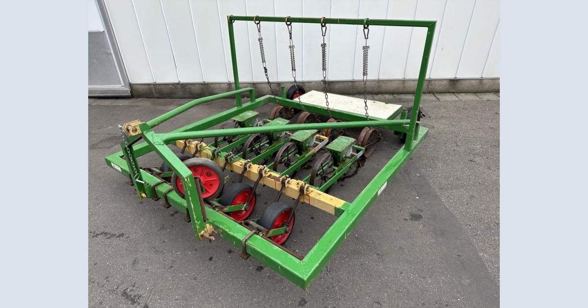 Thilot Mechanical seeder sowing machine 4 rows • Duijndam Machines
