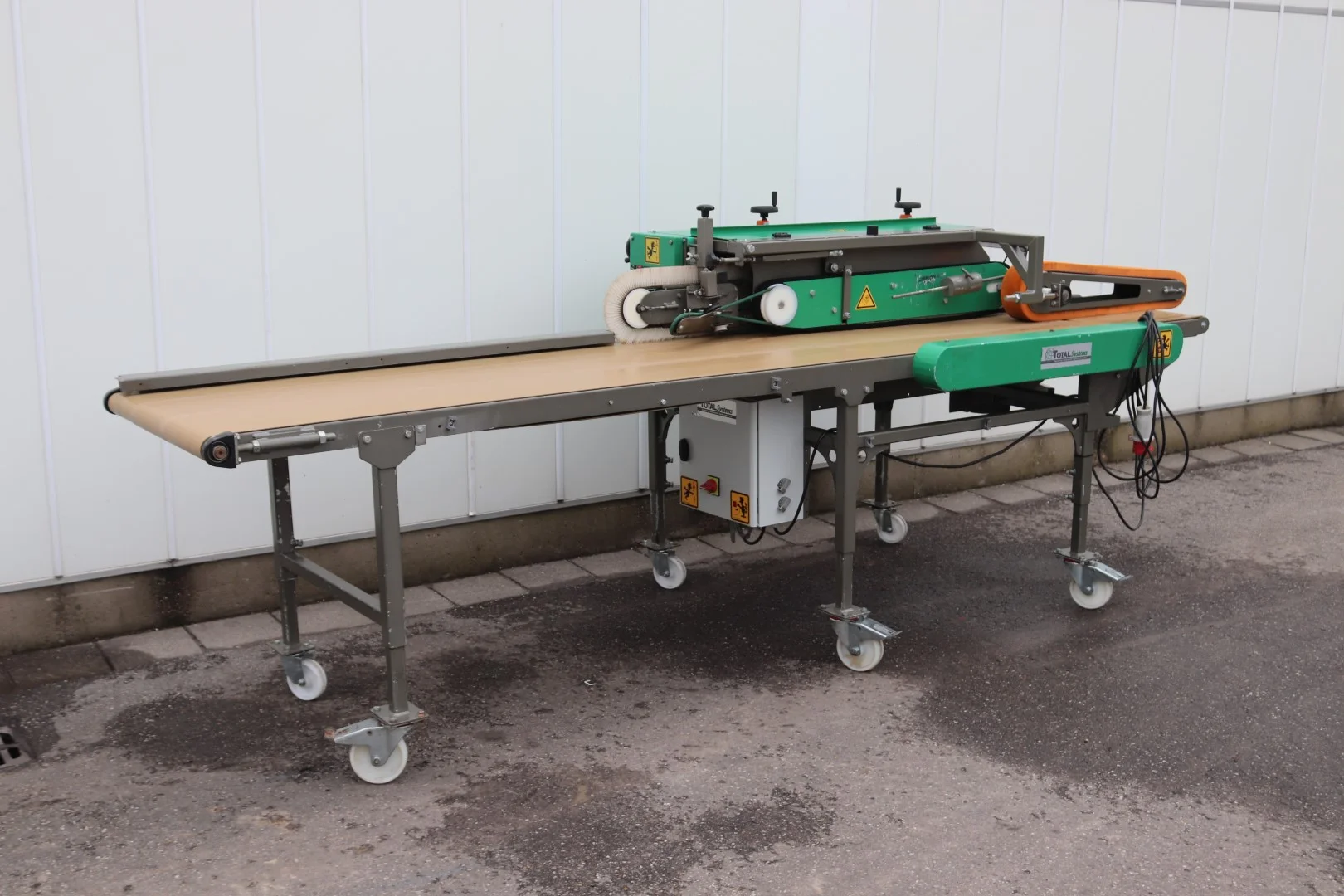 Total systems debulbing machine for tulips • Duijndam Machines