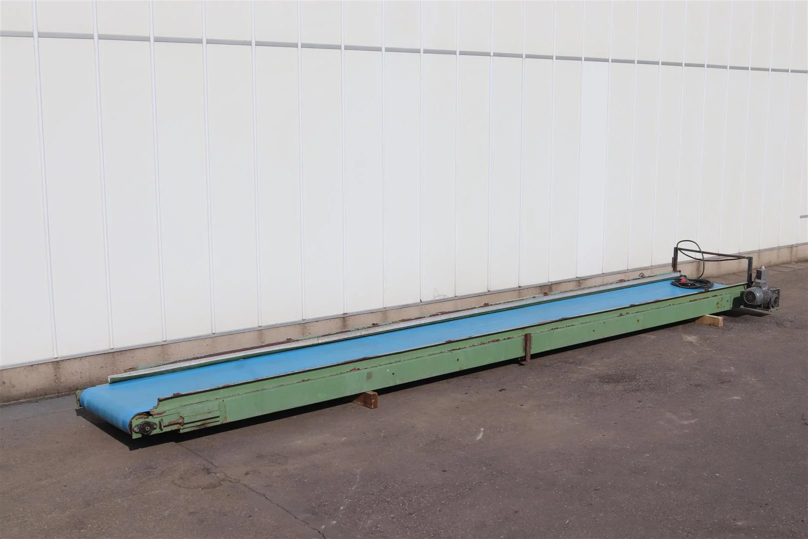 Compact conveyor 675 x 74 cm • Duijndam Machines