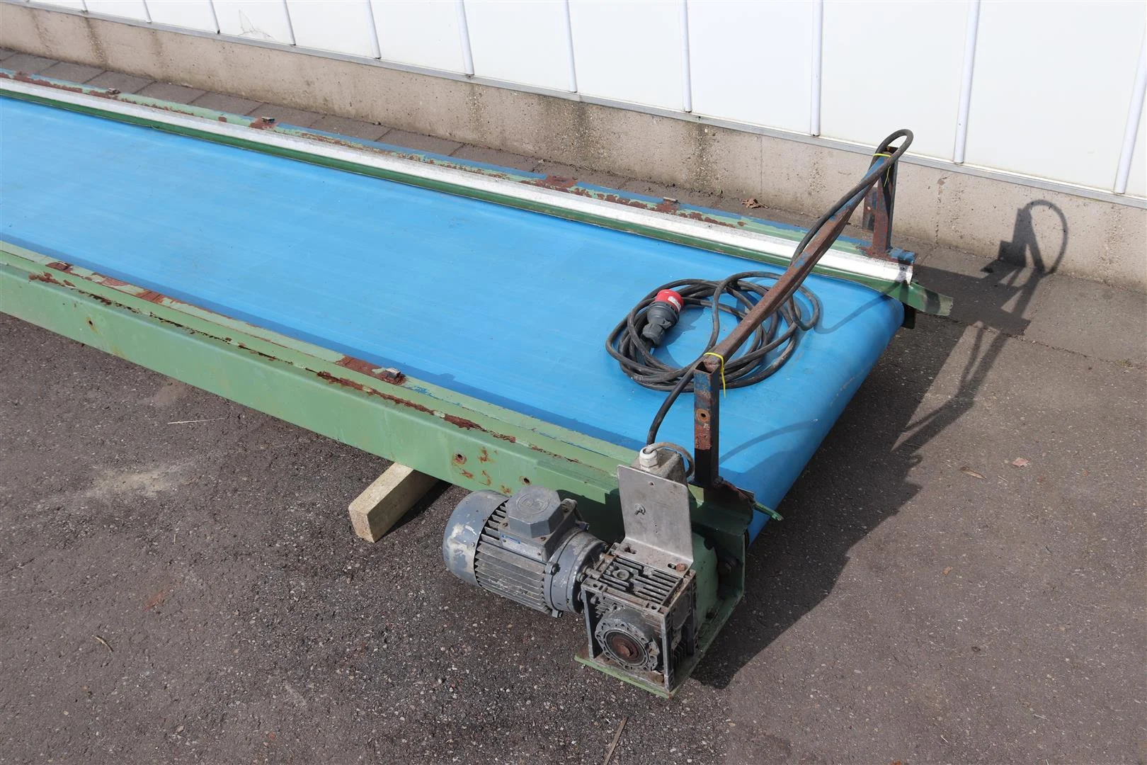 Compact conveyor 675 x 74 cm • Duijndam Machines
