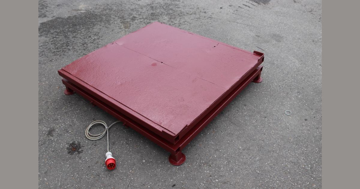 Vibrating table for big boxes • Duijndam Machines