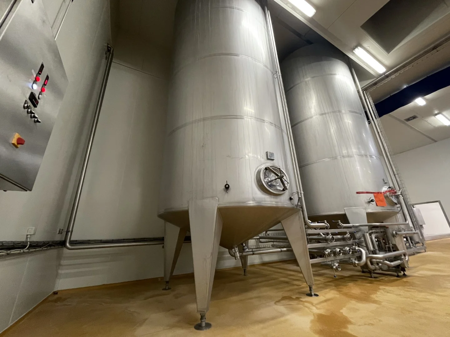 Tuchenhagen storage silo for liquids 26.100 Liter - 250 cm Ø • Duijndam ...