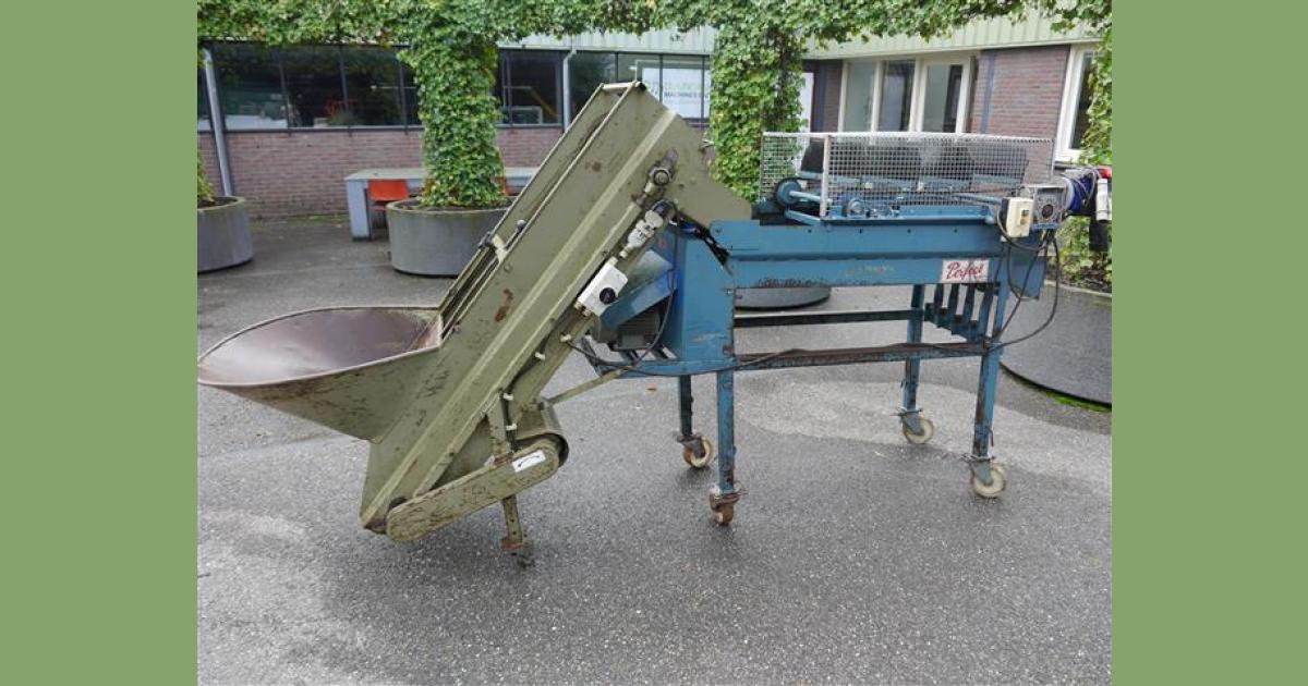 Perfect onion topper with 8 rollers 380 volt • Duijndam Machines