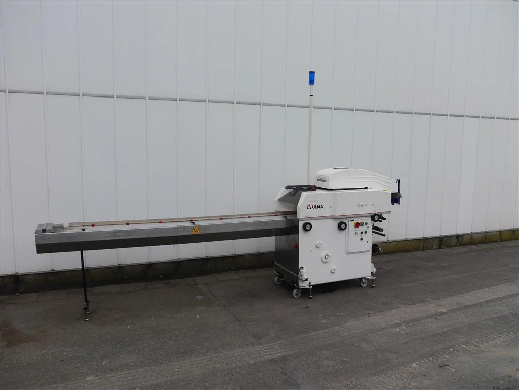 Ulma Chik - C stretch film wrapper for product packaging in preformed ...