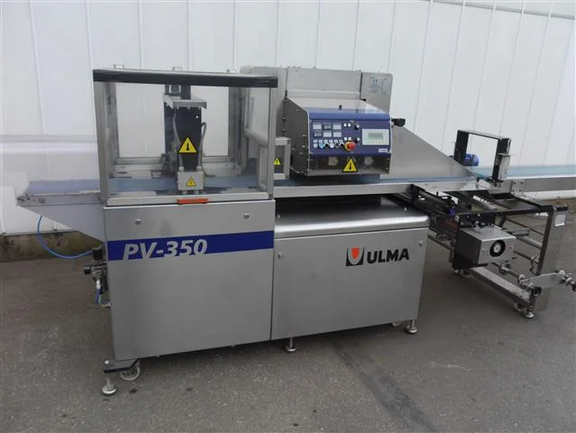 Ulma PV-350 LS-H-I-X flowpacker with conveyor belt • Duijndam Machines