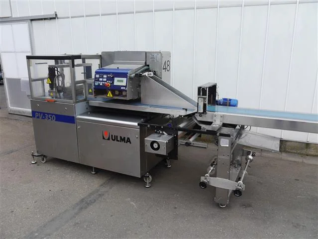 Ulma PV-350 LS-H-I-X flowpacker with conveyor belt • Duijndam Machines