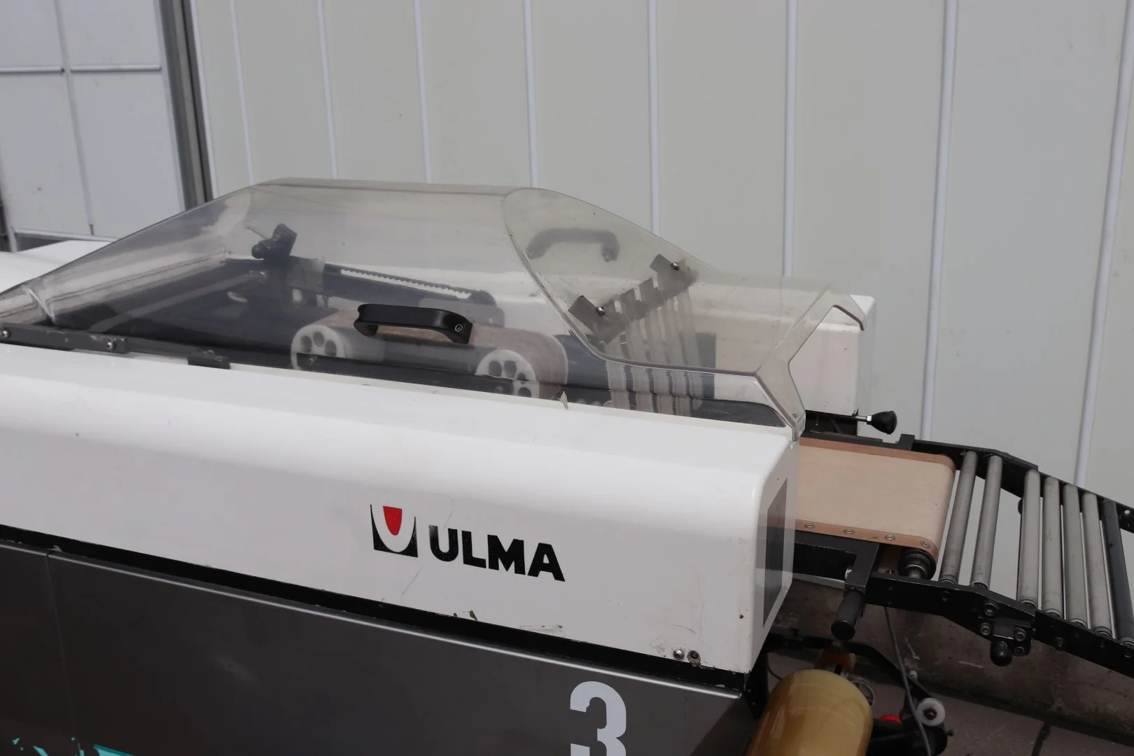 Ulma Super Chik stretch film wrapper for product packaging in preformed ...