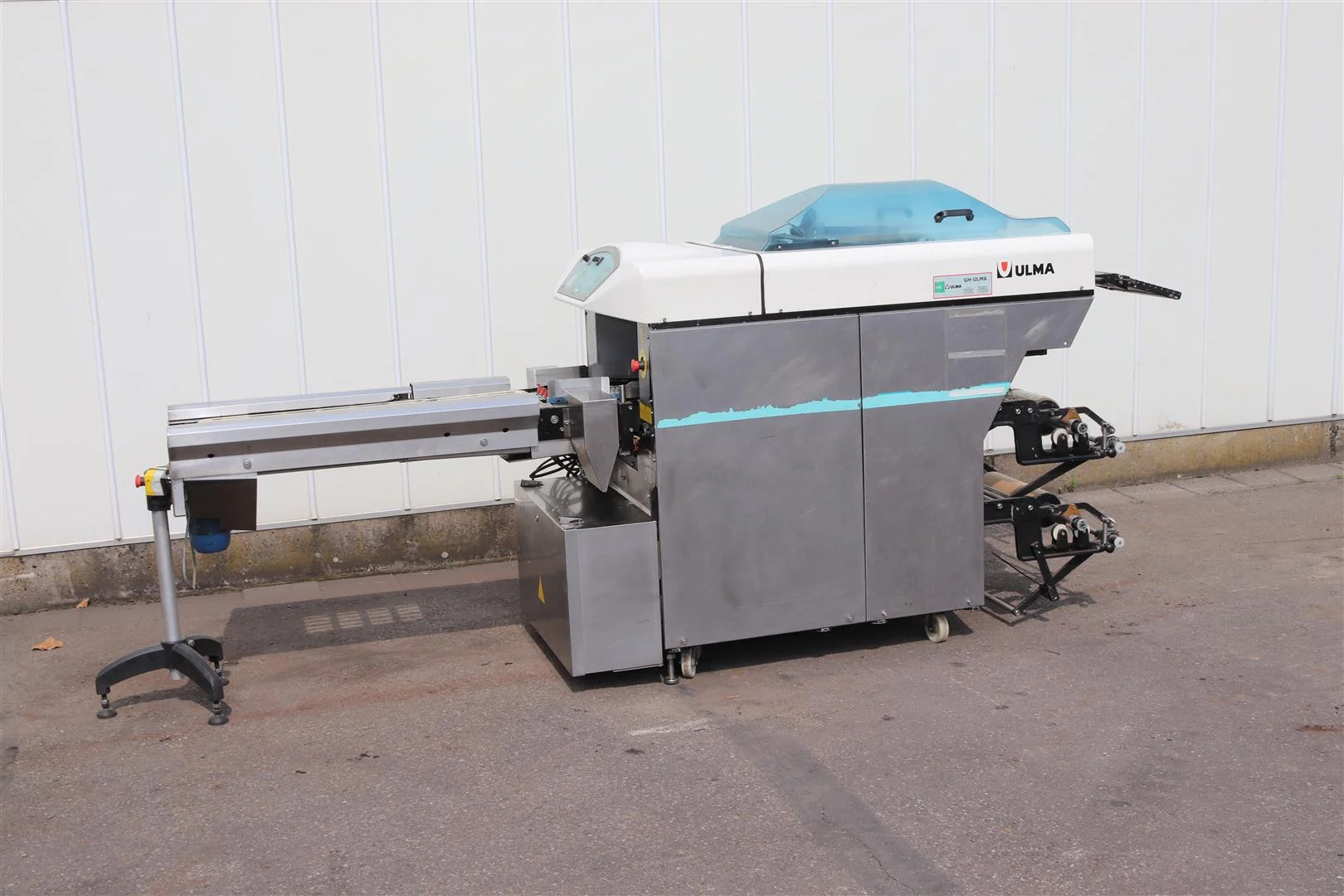 Ulma Super Chik stretch film wrapper for product packaging in preformed ...