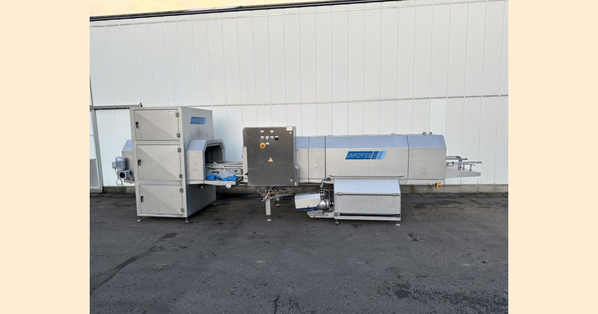 Unifortes UNI-350.70 + UNI-D200.70 crate washer with dryer • Duijndam ...
