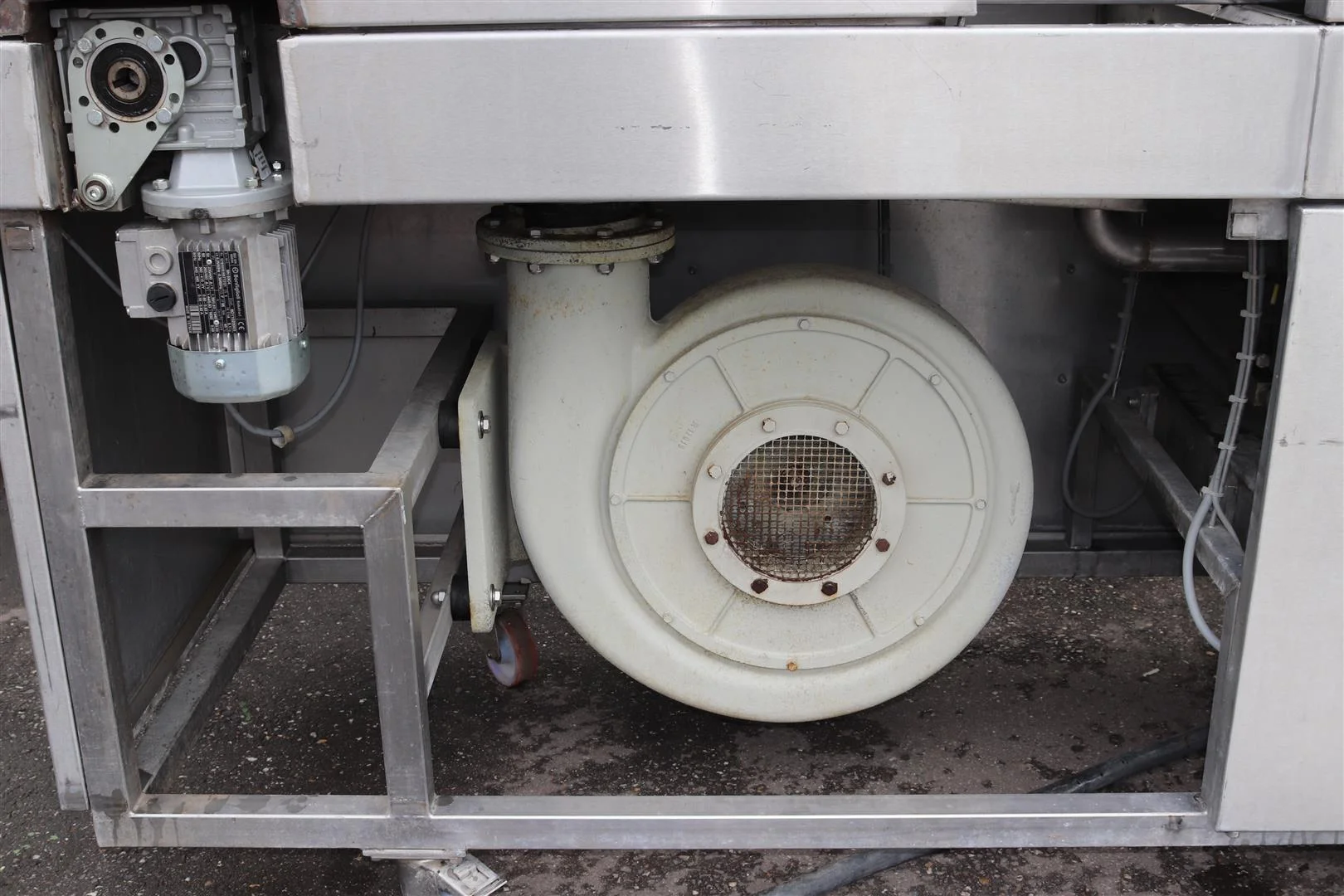 Unikon Mistral industrial tray and cratewasher • Duijndam Machines