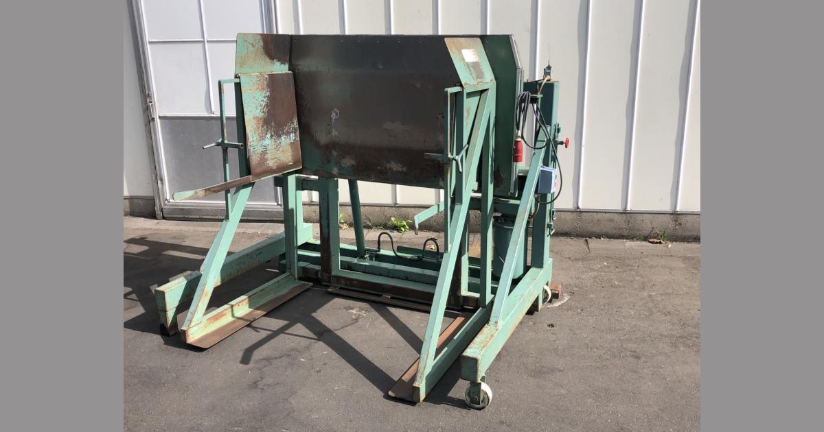 Van Rooyen box tipper for 120 cm boxes • Duijndam Machines