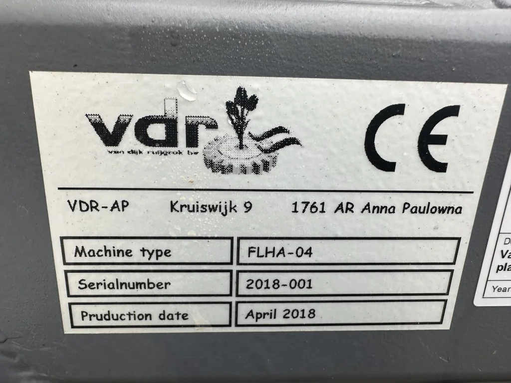 VDR harvesting conveyor for flowers with platform • Duijndam Machines