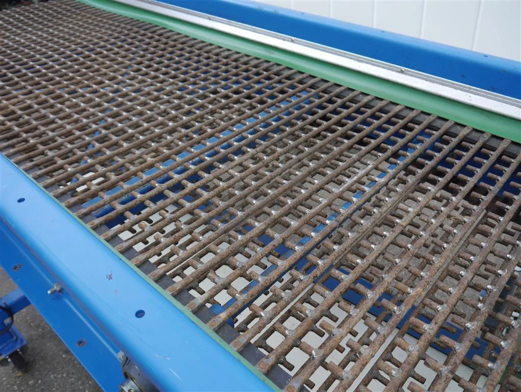 VDR sieve web conveyor with shaker • Duijndam Machines