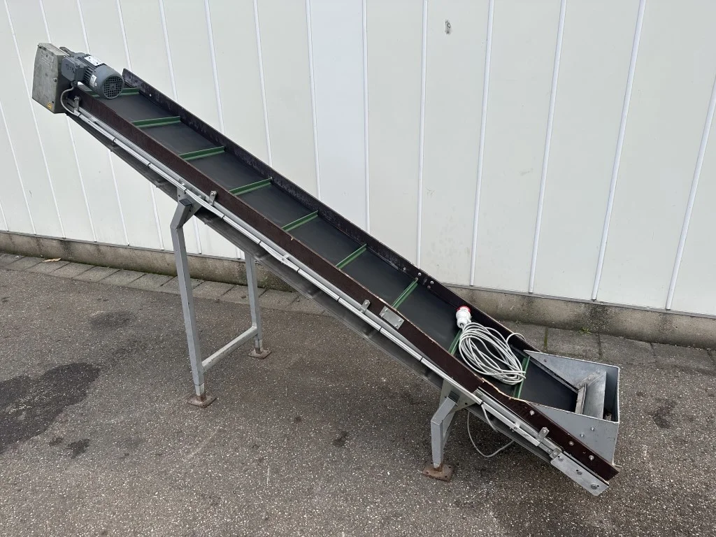 Visser Elevator conveyor 300 x 45 cm • Duijndam Machines