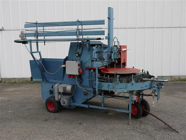 Dewa Demtec potting machine with potdispenser with supply conveyor ...