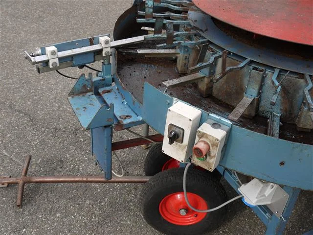 Dewa Demtec potting machine with potdispenser with supply conveyor ...