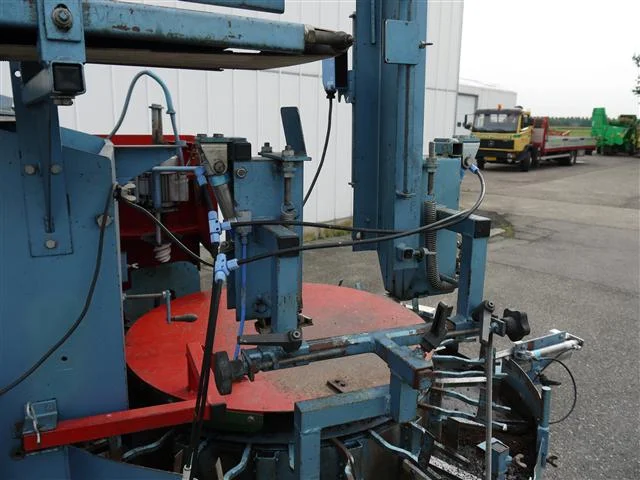 Dewa Demtec potting machine with potdispenser with supply conveyor ...