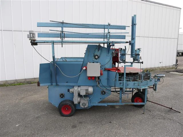 Dewa Demtec potting machine with potdispenser with supply conveyor ...