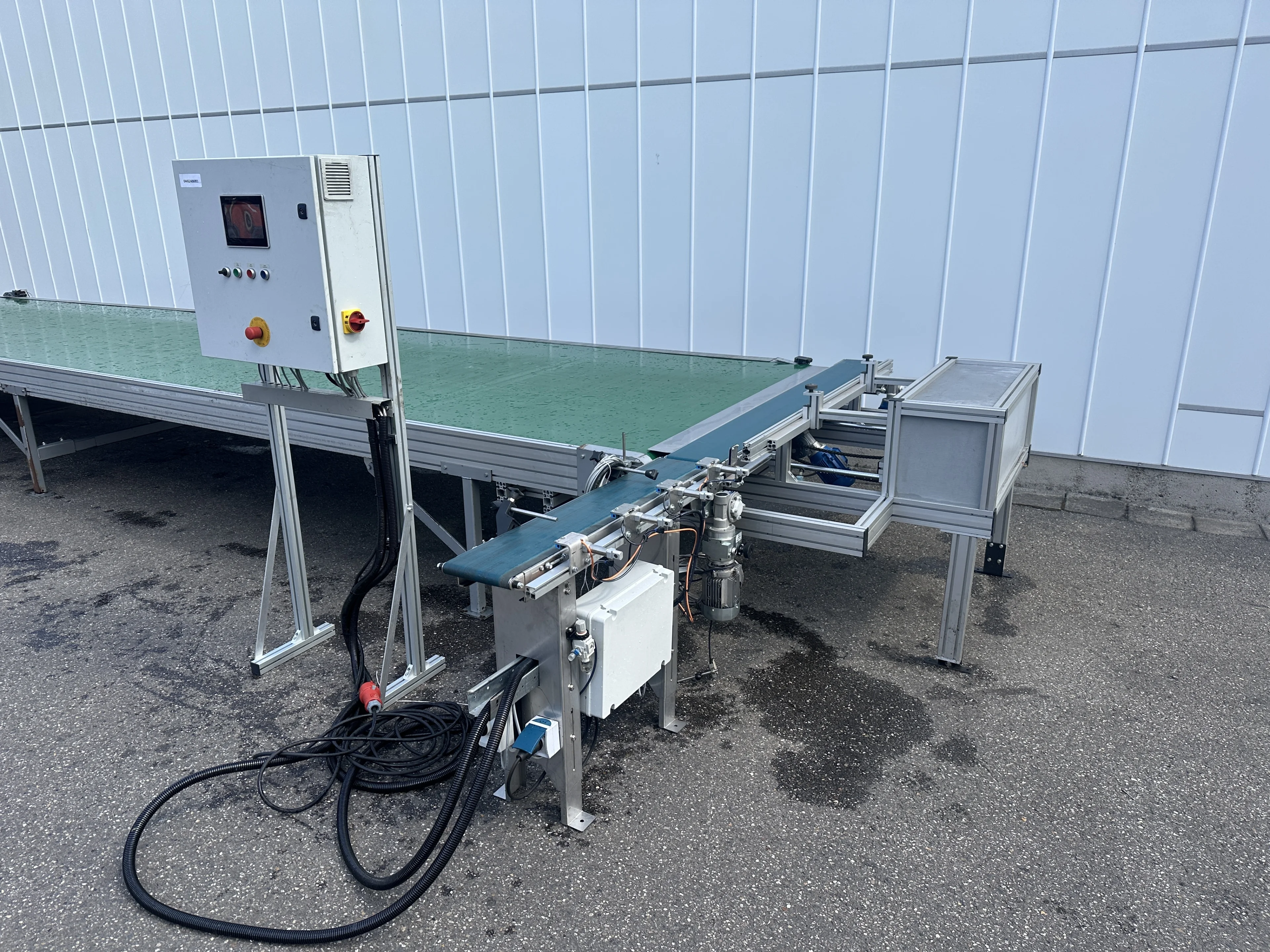 Visser buffer conveyor for potplants • Duijndam Machines