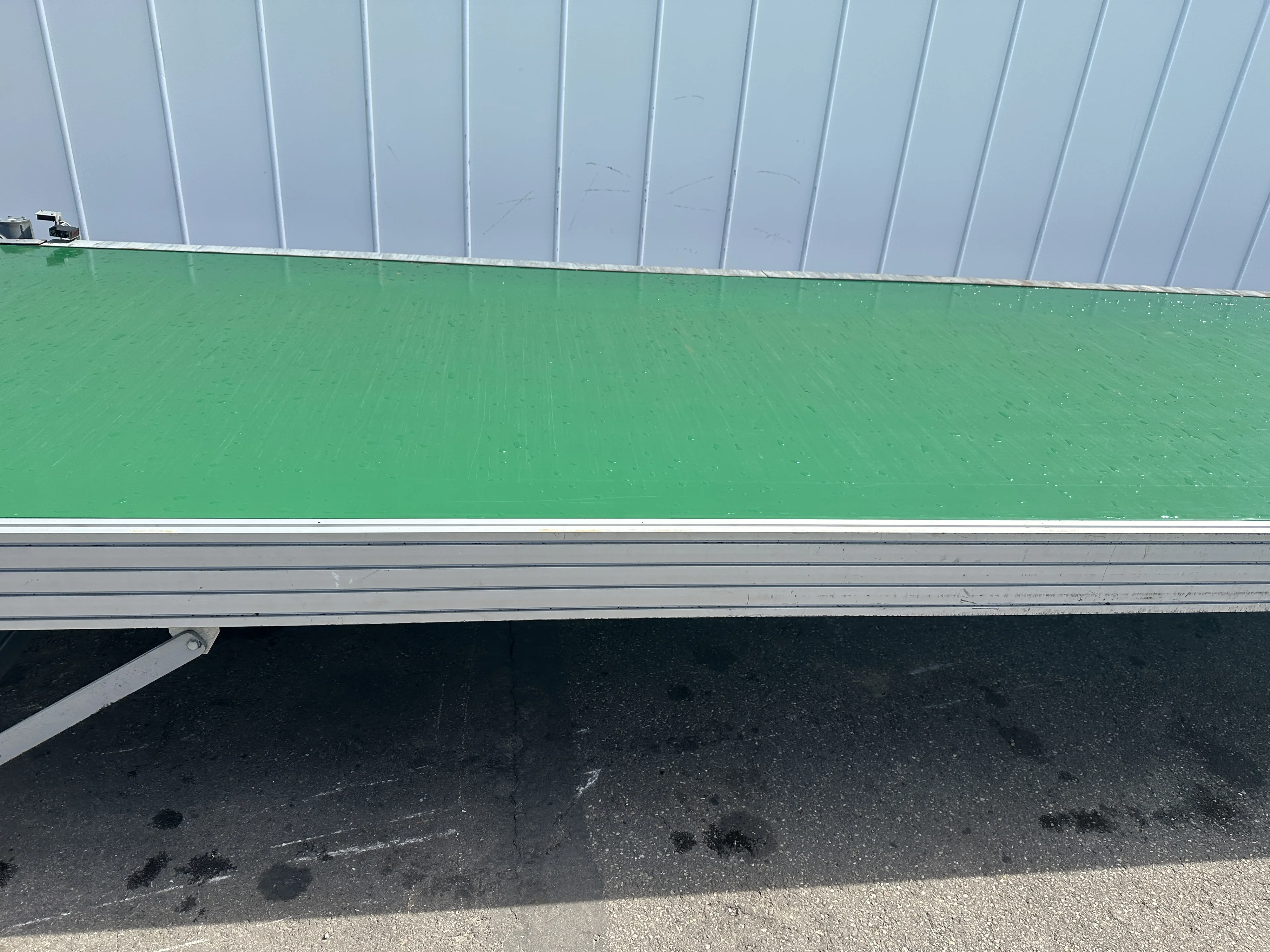 Visser buffer conveyor for potplants • Duijndam Machines