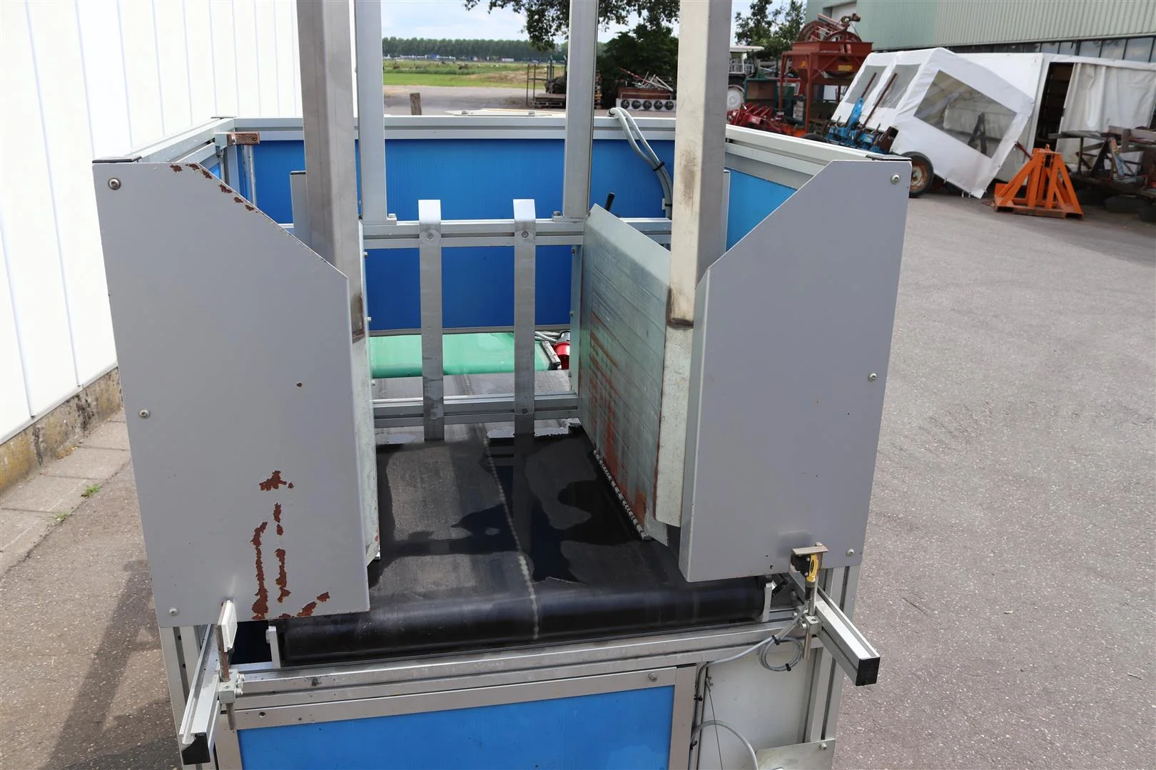 Visser tray dispenser destacker for trays • Duijndam Machines