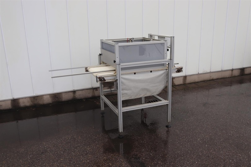 Visser tray dispenser / destacker for trays • Duijndam Machines