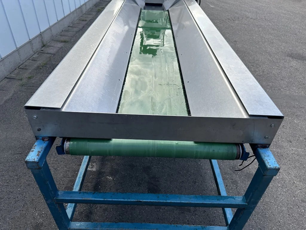 Visser elevator incline conveyor with dosing conveyor • Duijndam Machines