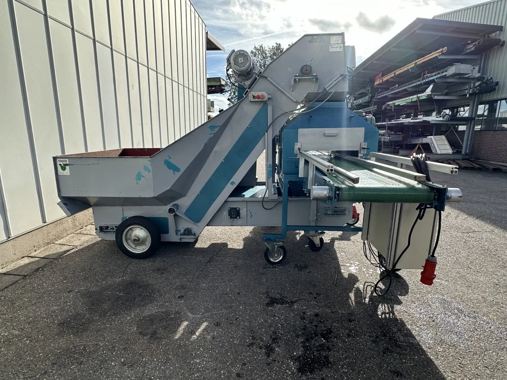 Visser FX40 tray filling machines with Vario 450 soil elevator ...