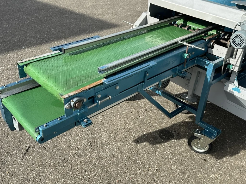 Visser FX40 tray filling machines with Vario 450 soil elevator ...