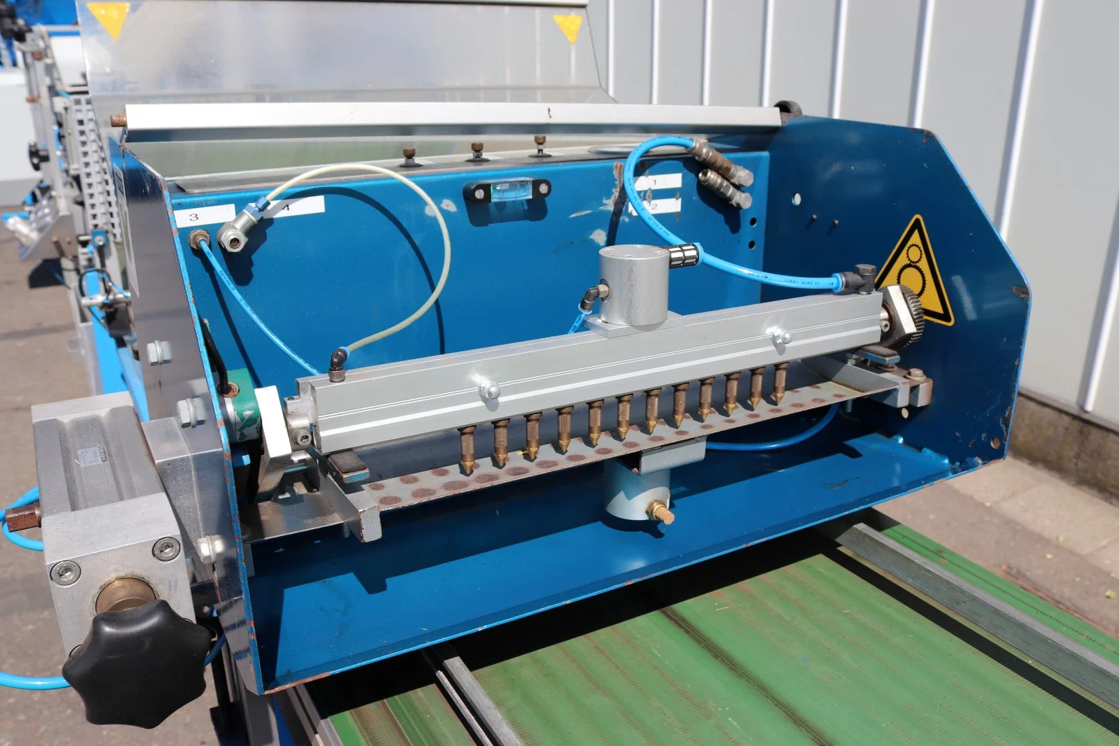 Visser Granette vacuum seeder with dibbler • Duijndam Machines