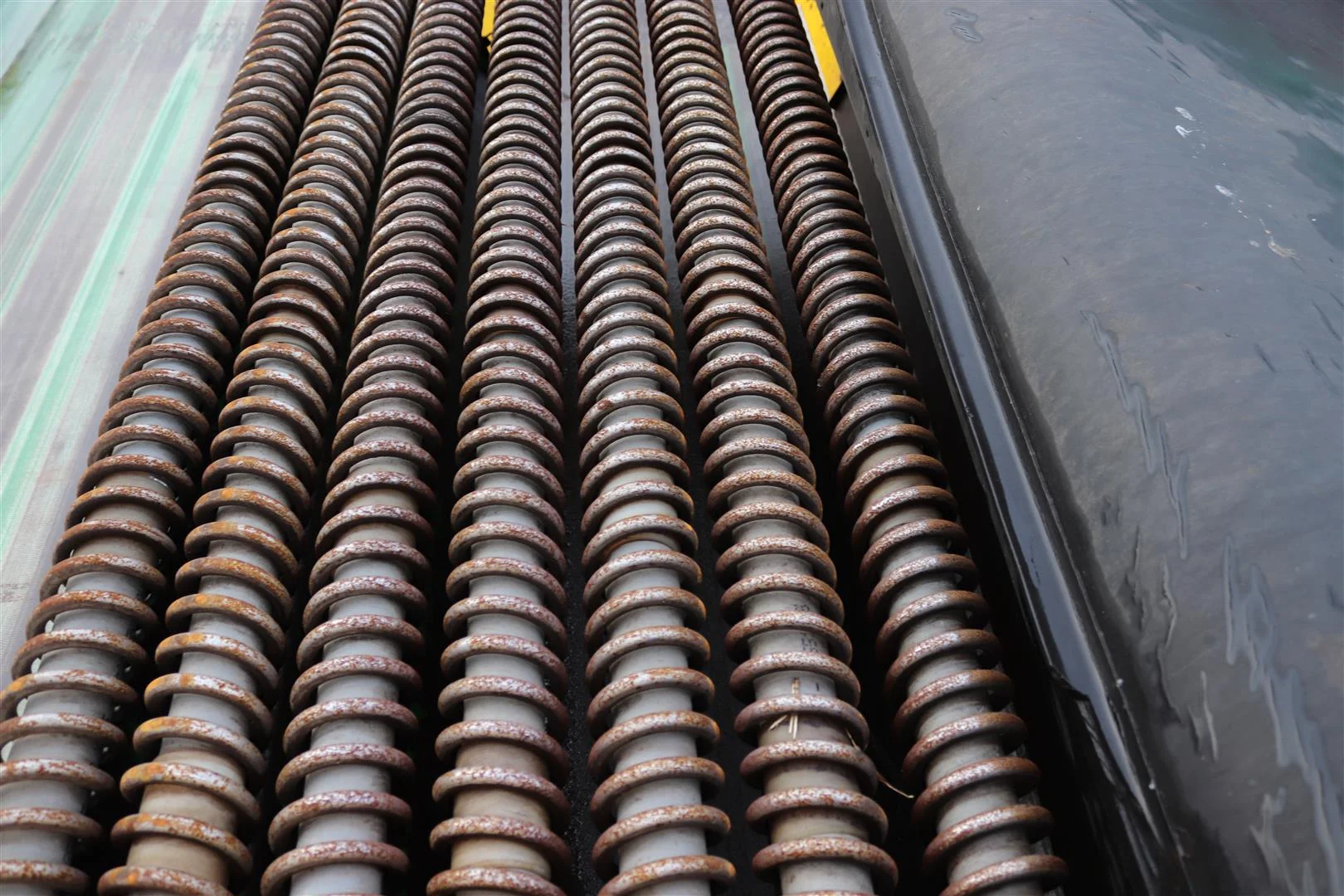 Visser hopper with roller cleaner • Duijndam Machines