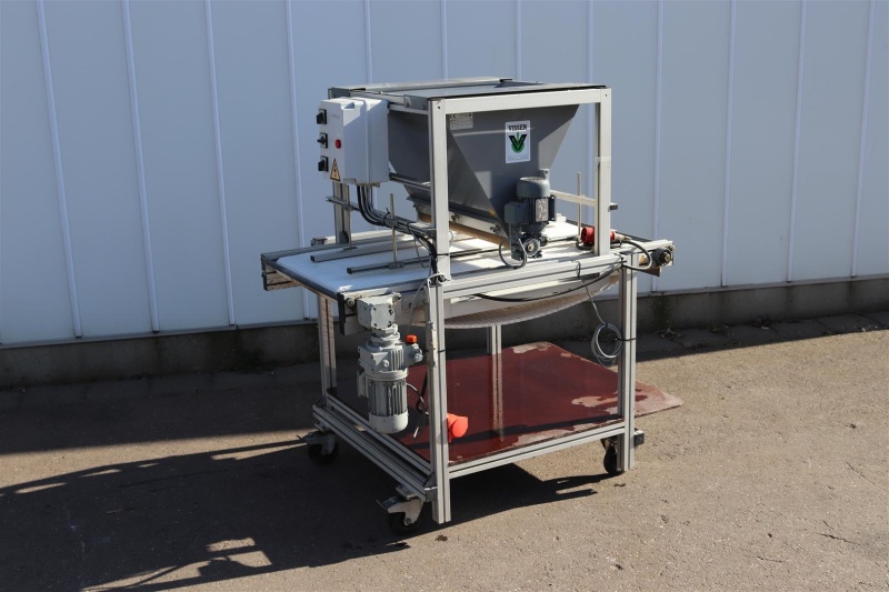 Visser vermiculite covering unit for trays • Duijndam Machines