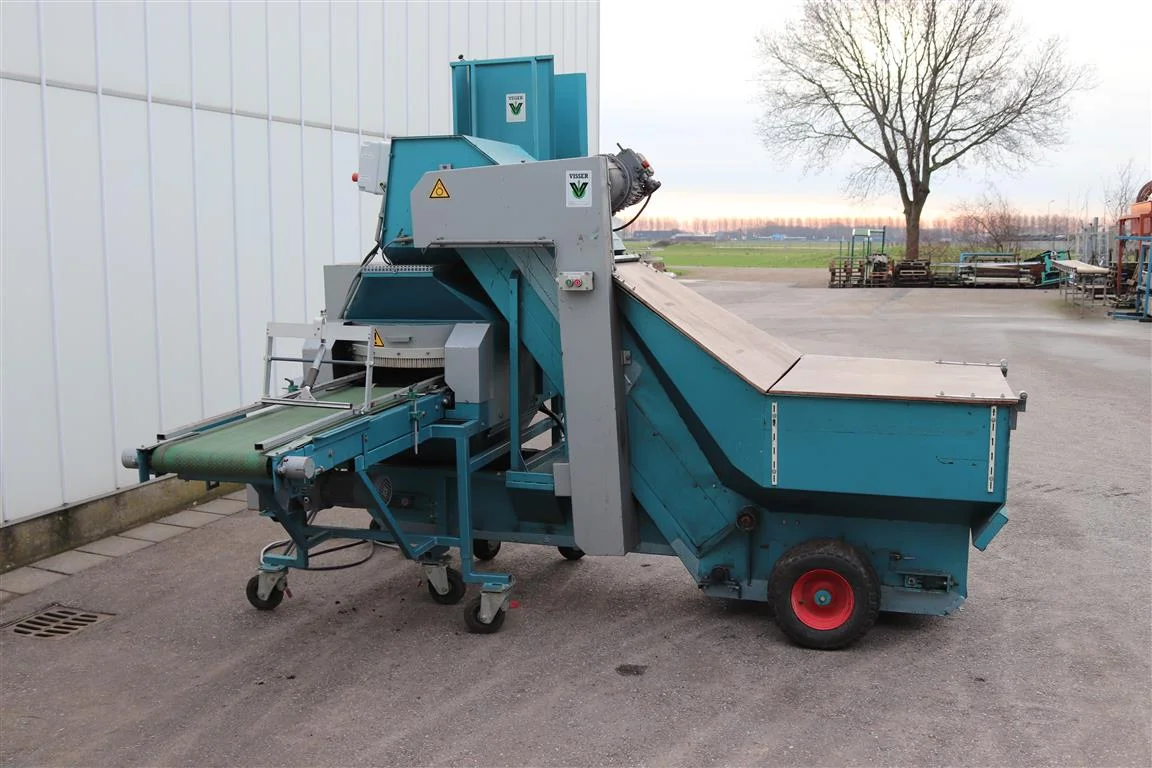 Visser trayfiller with soilelevator • Duijndam Machines