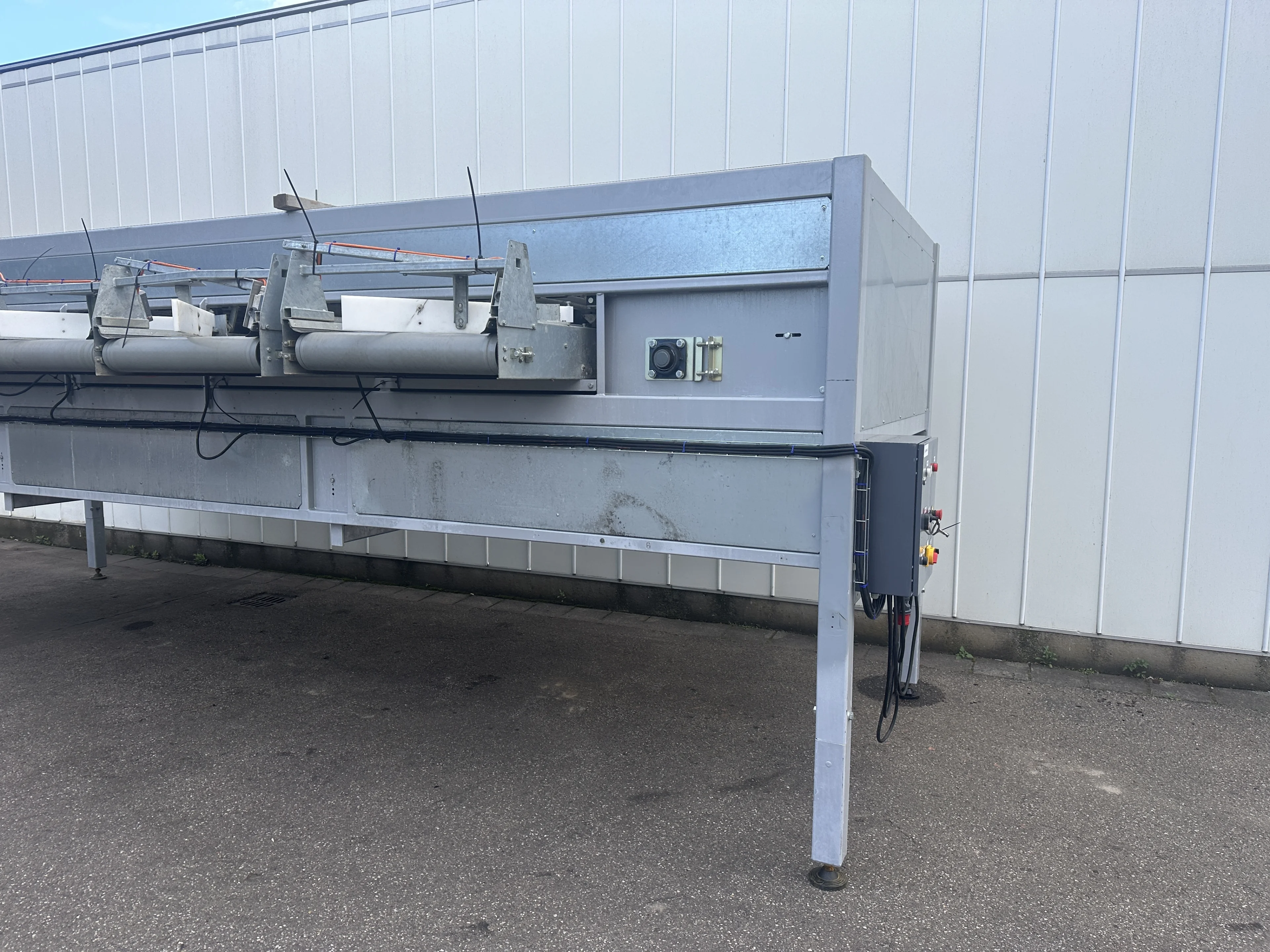 Vitech 180 cm roller sorting machine with 5 sizes • Duijndam Machines