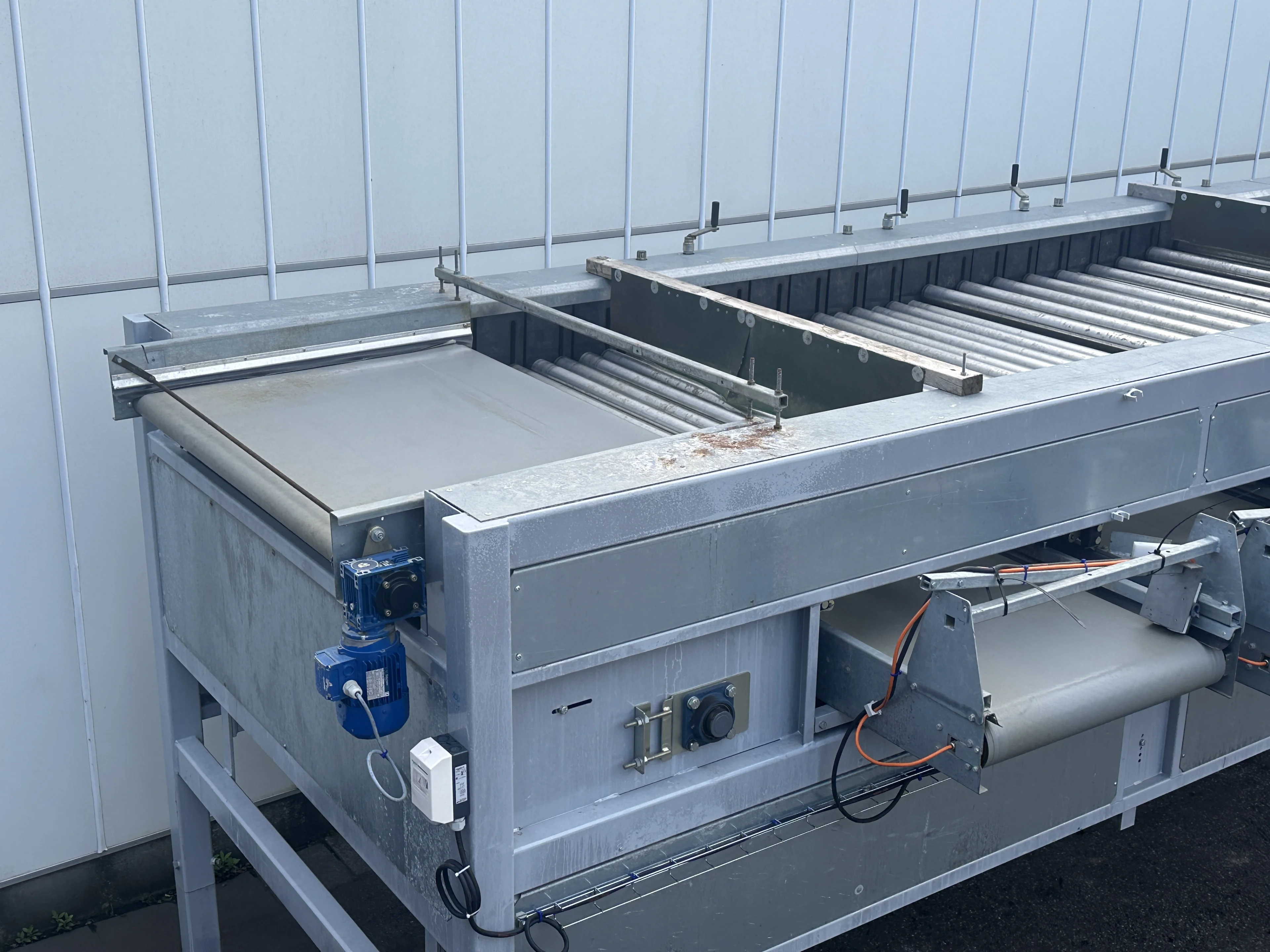 Vitech 180 cm roller sorting machine with 5 sizes • Duijndam Machines