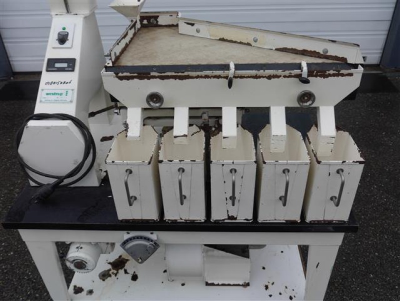Westrup Seed seperator - calibration machine with airsupport • Duijndam Machines