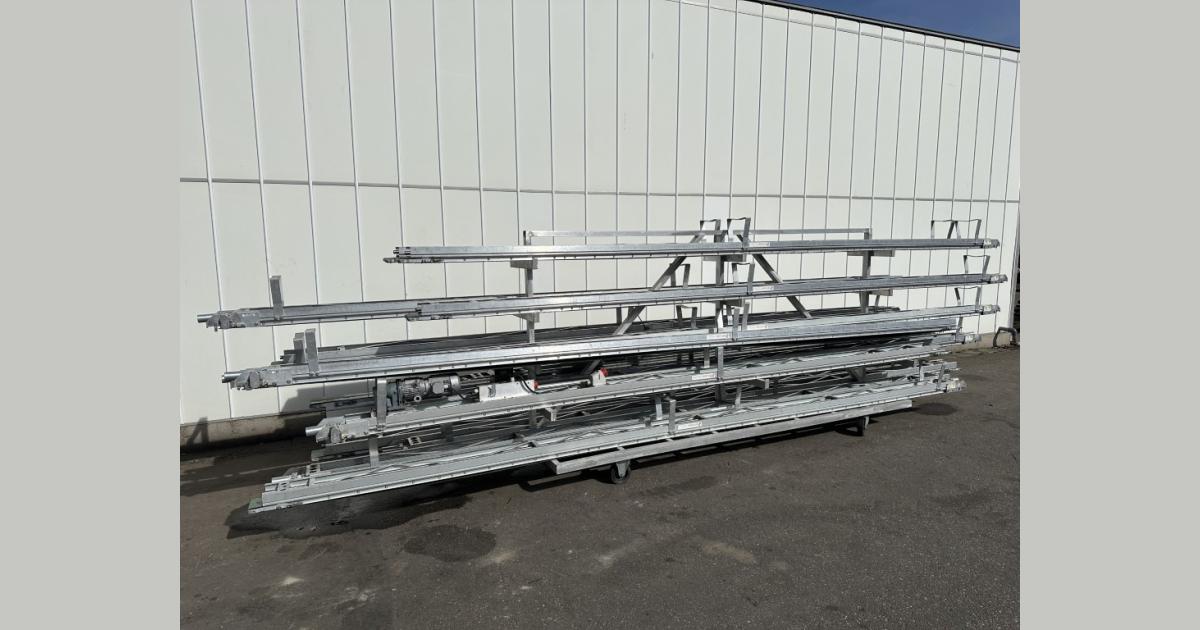 Wevab potted plant conveyor 93 meter x 15,5 cm • Duijndam Machines