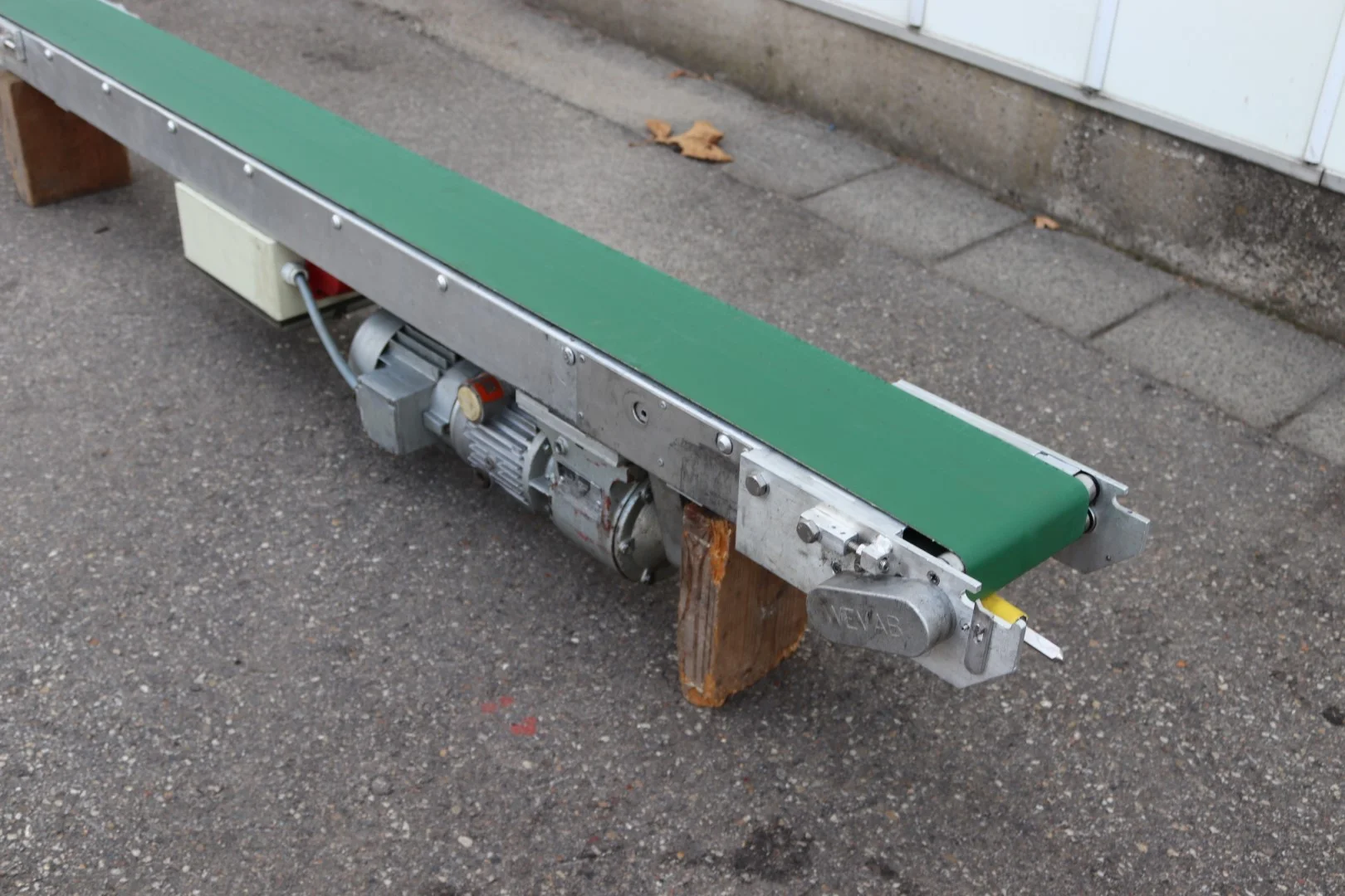 Wevab 195 cm potplant conveyor with adjustable speed • Duijndam Machines