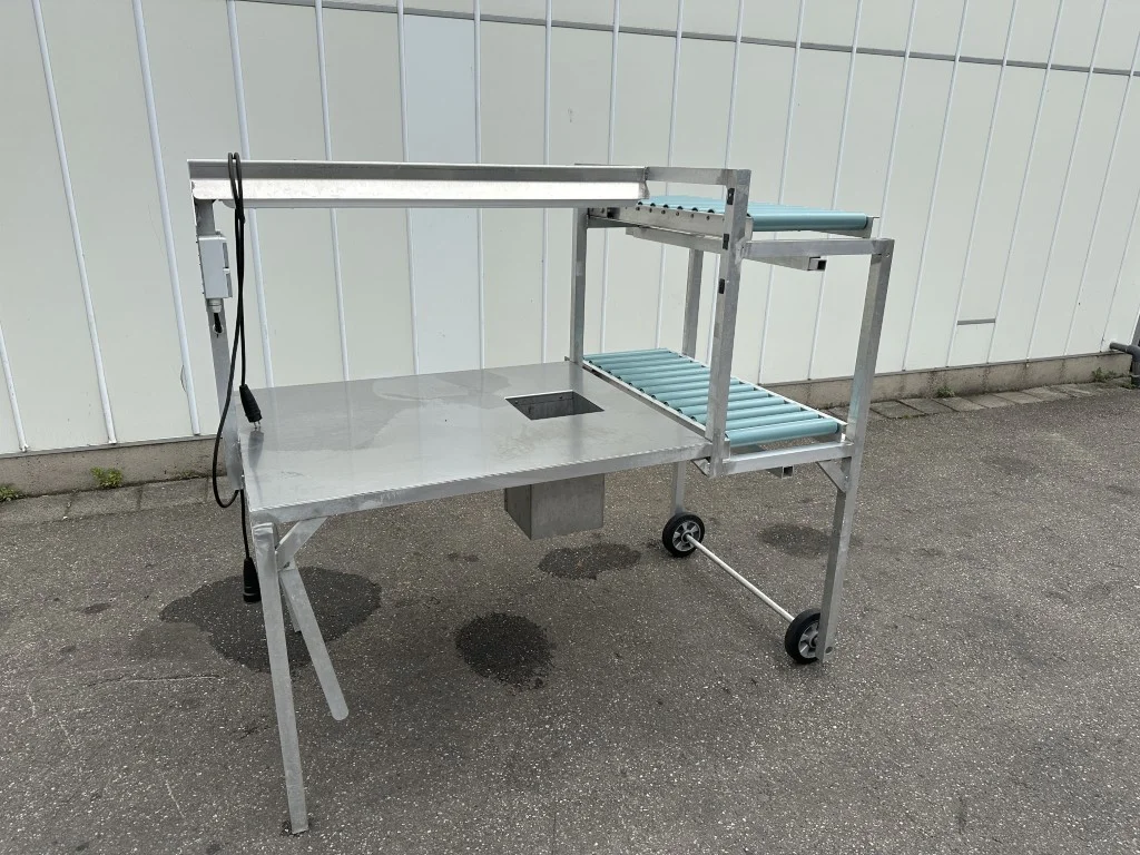 Work table 100 x 120 + roller conveyors • Duijndam Machines